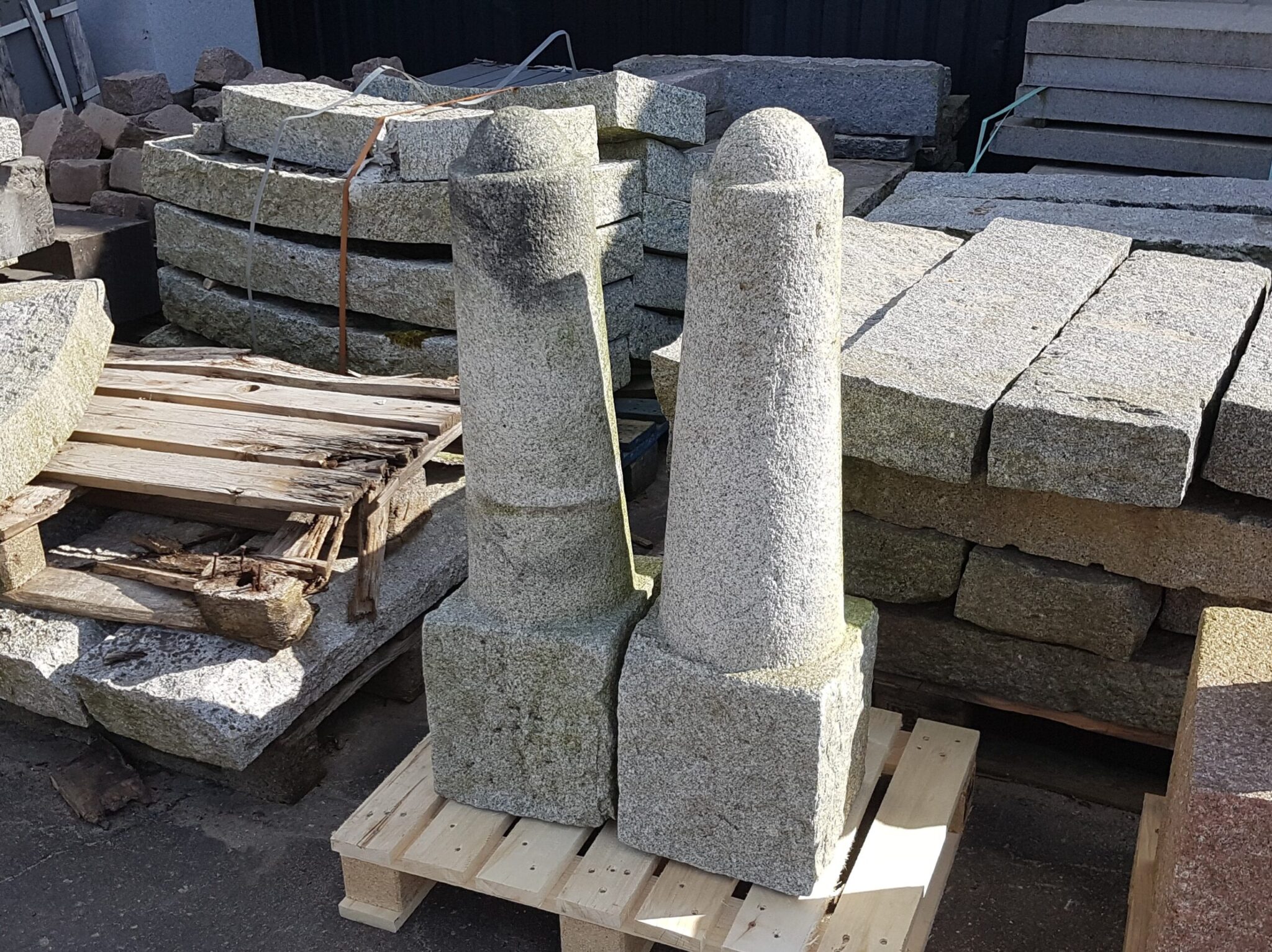 Pullert i grå granit - MerchantSumborg